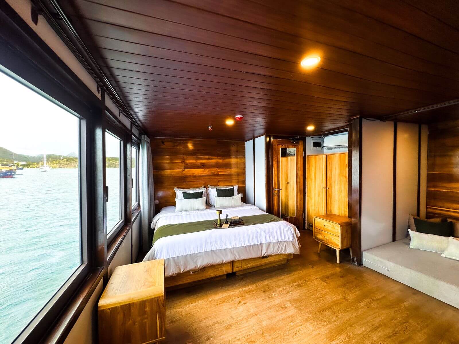 LUXURY 18 – Wanderlust Project